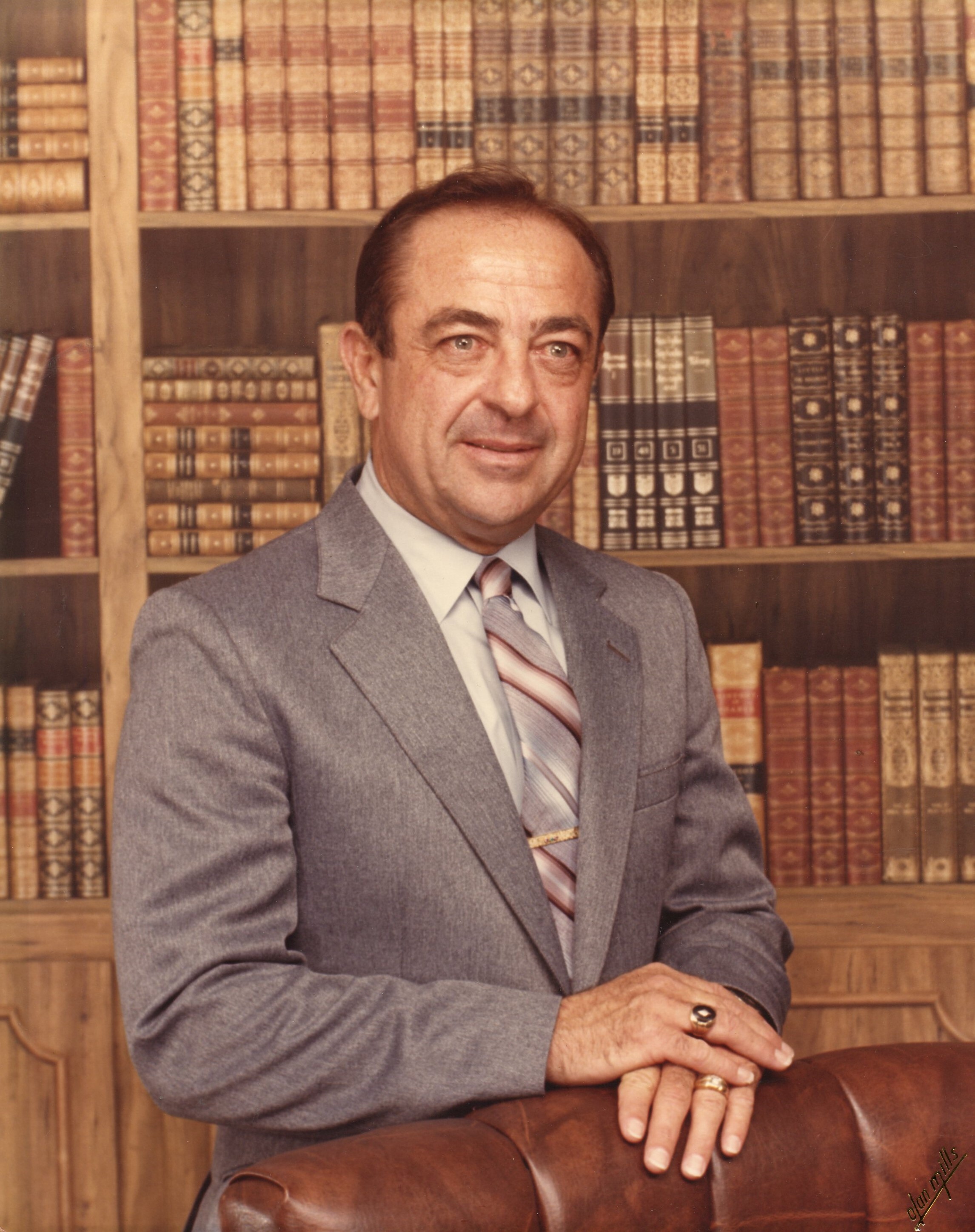 Lyle L. Watts | Hamiltons Funeral Home