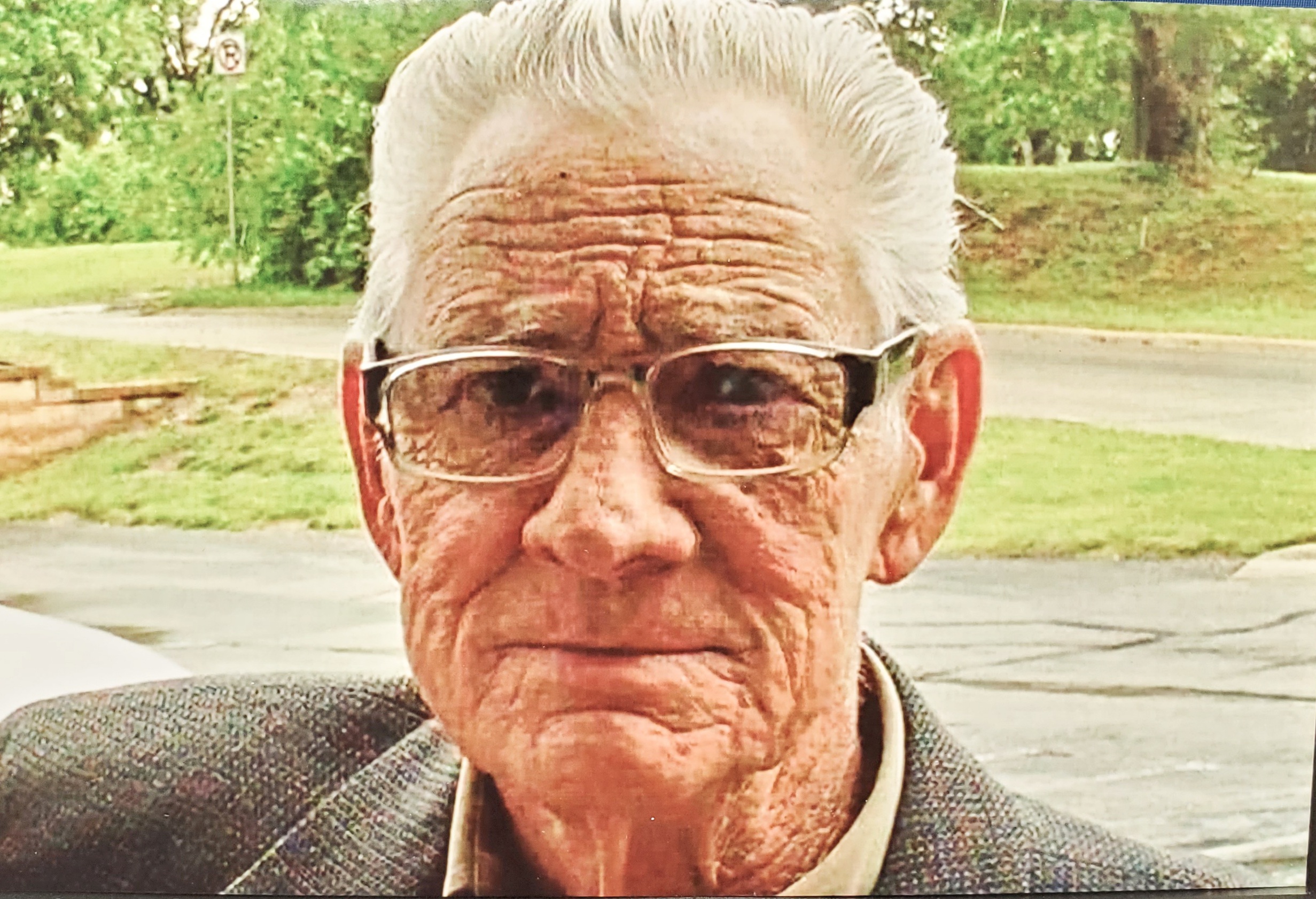 Larry Douglas | Hamiltons Funeral Home